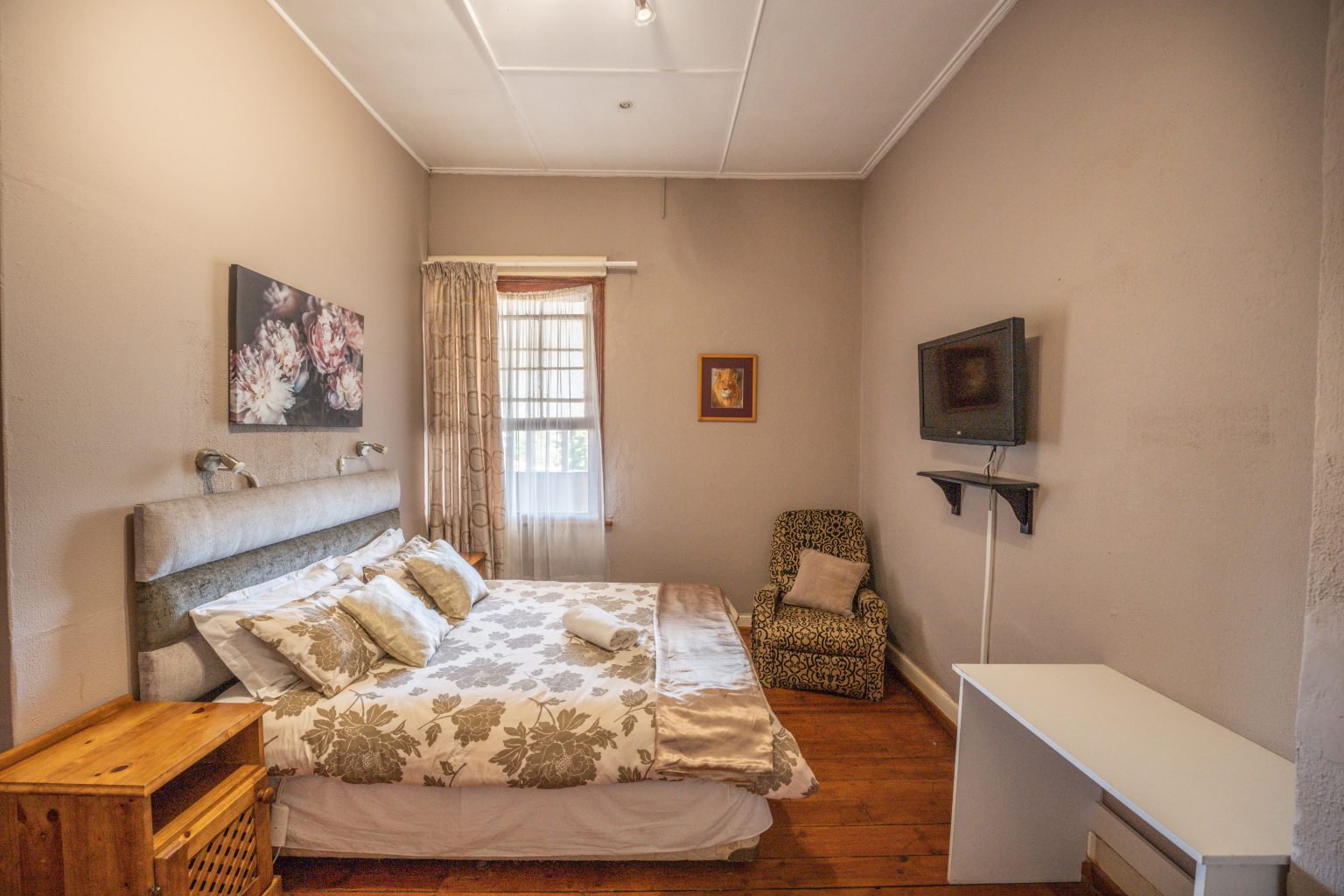 THE HOTEL VICTORIA MEWS - Grahamstown Properties
